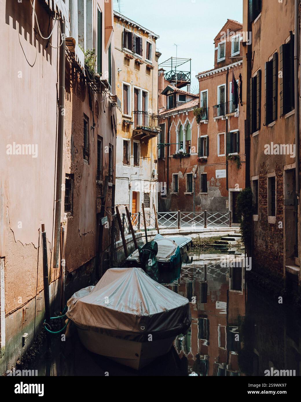 Colorful alleyways hi-res stock photography and images - Alamy