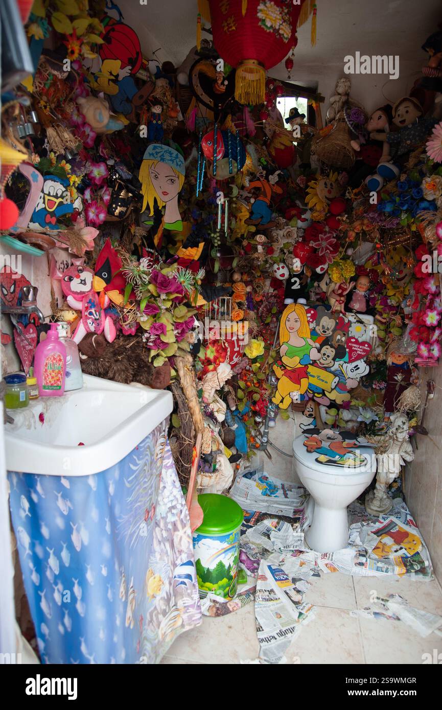 Over decorated hi-res stock photography and images - Alamy