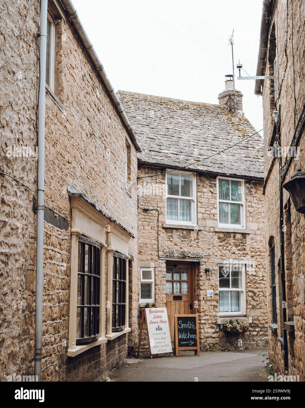 Charming photo of a traditional Cotswold building in England ...