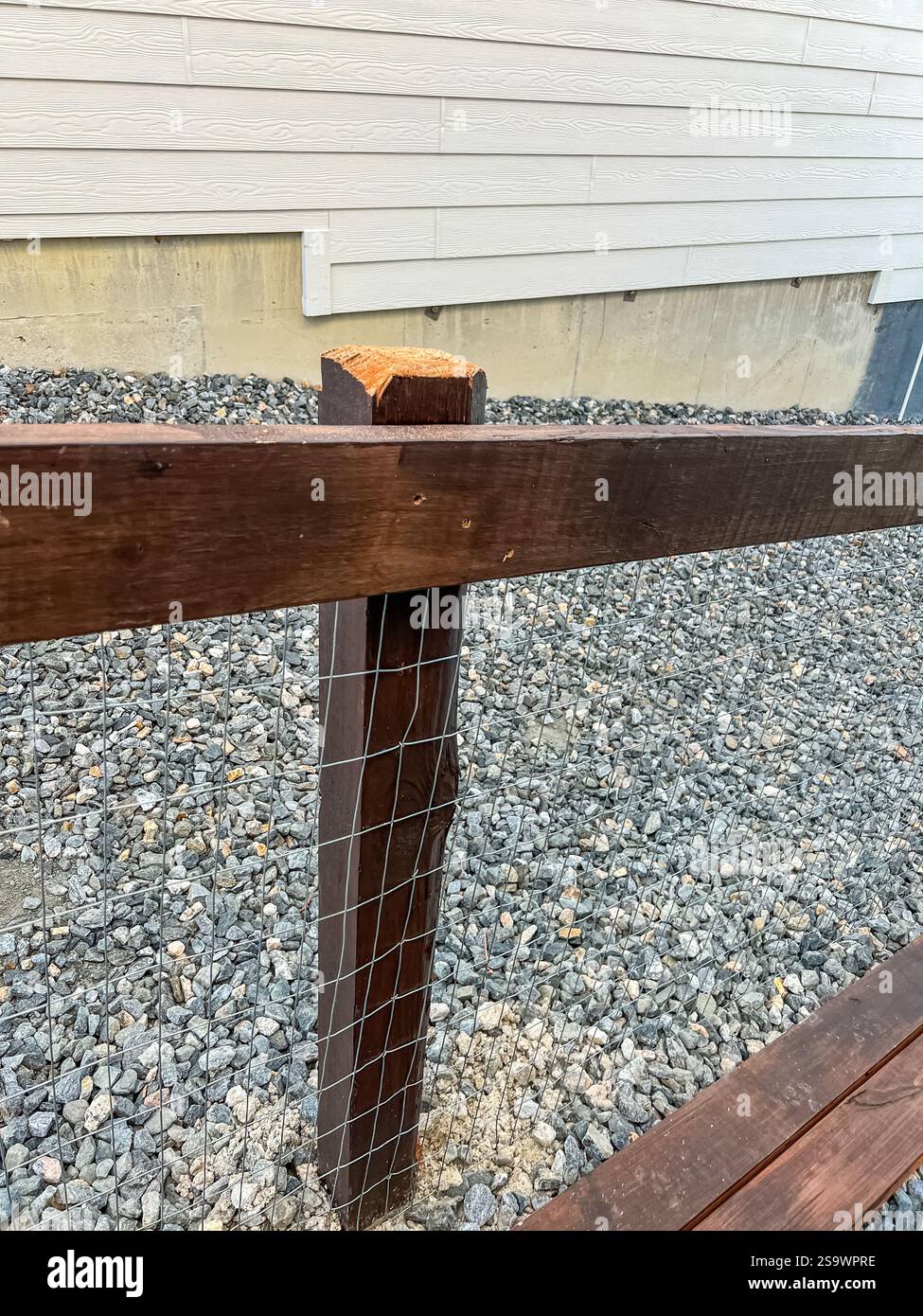 Split rail fence installation with wire mesh Stock Photo - Alamy
