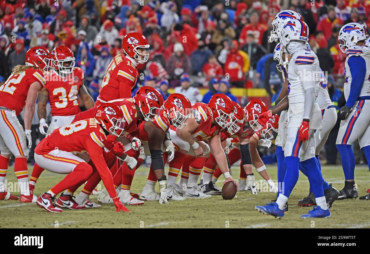 The Kansas City Chiefs line up for the final play of the game in the ...
