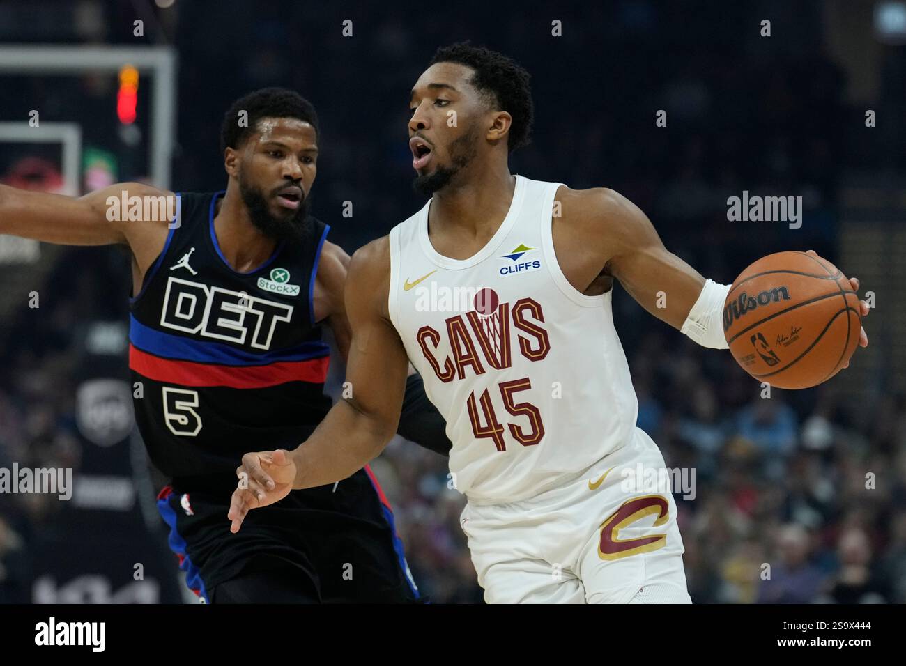 Cleveland Cavaliers guard Donovan Mitchell (45) drives past Detroit ...