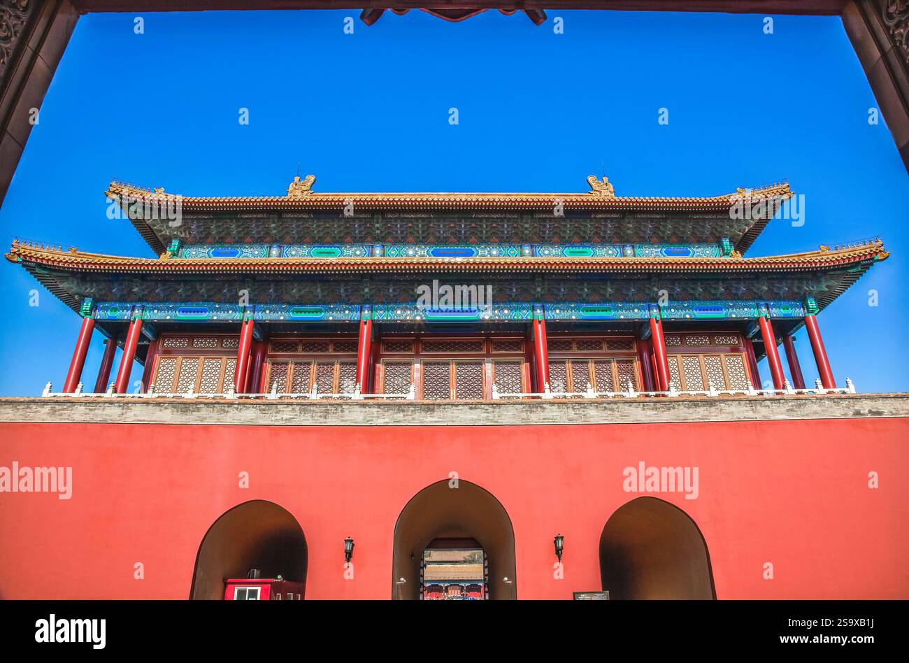 Red entrance gate and doors. Roof figures decorating Emperor's Palace ...