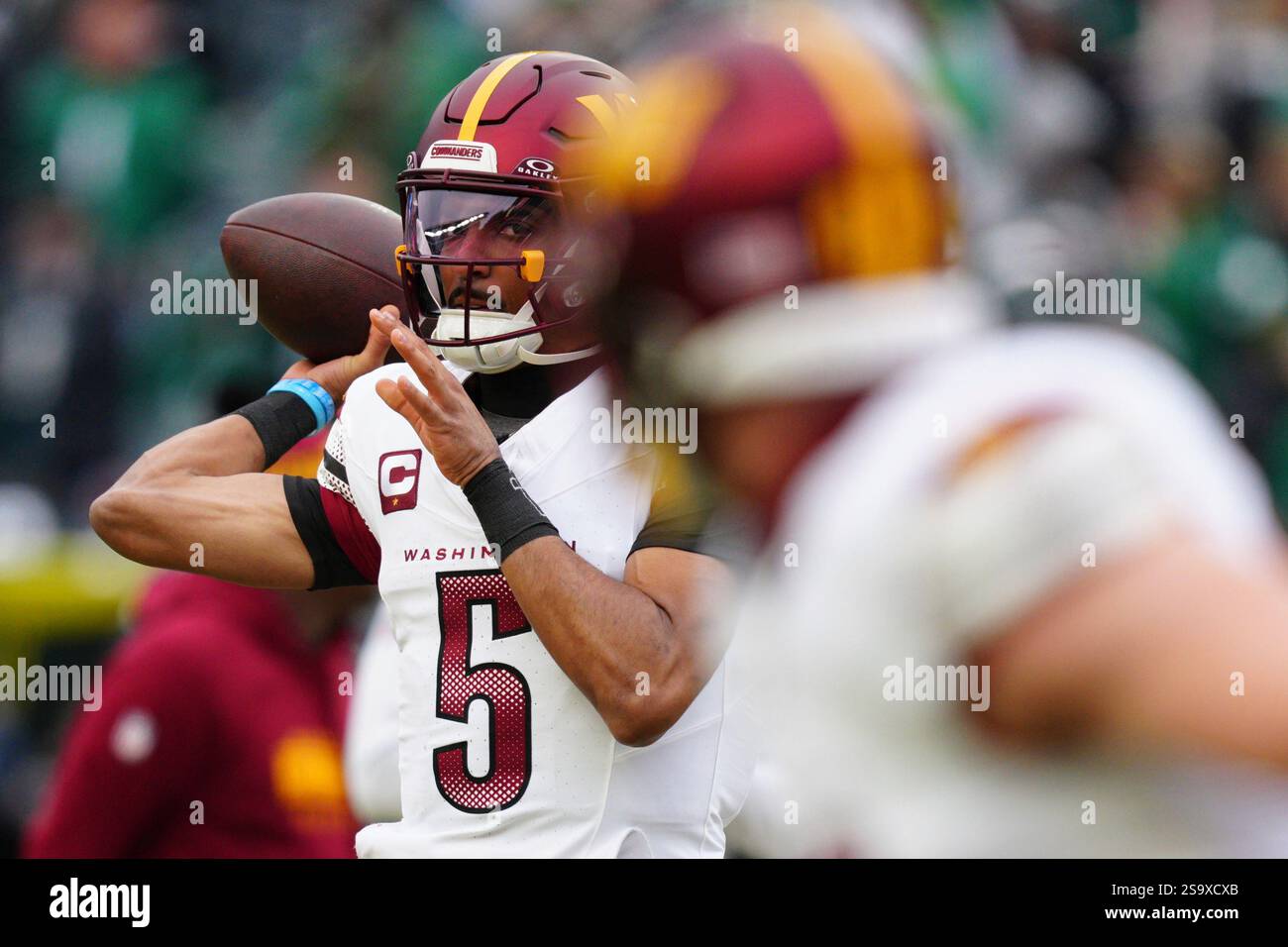 Washington Commanders quarterback Jayden Daniels (5) in action during ...