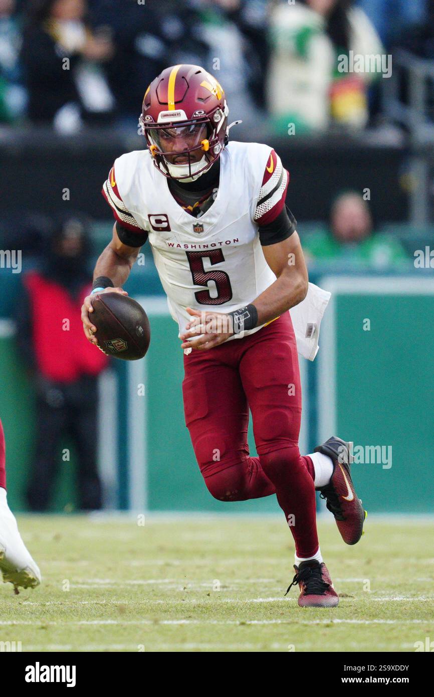 Washington Commanders quarterback Jayden Daniels (5) runs the ball ...
