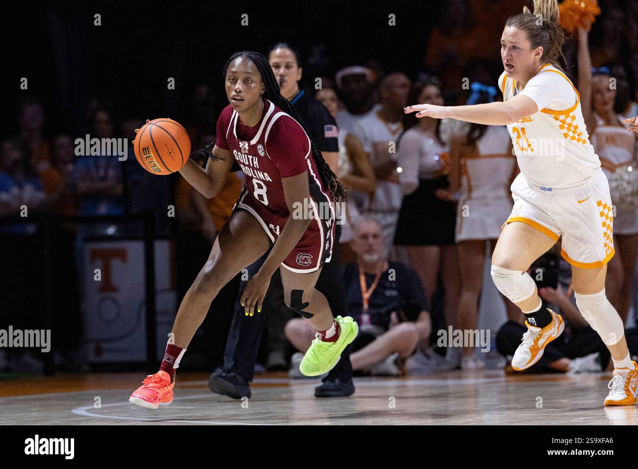 South Carolina forward Joyce Edwards (8) dribbles upcourt past ...