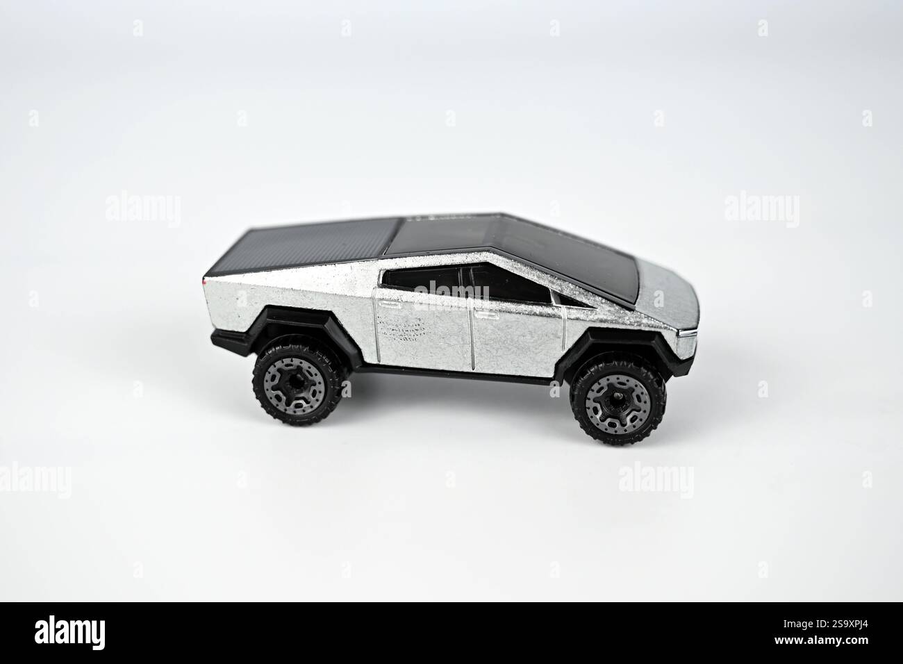 2025 tesla cybertruck hi-res stock photography and images - Alamy