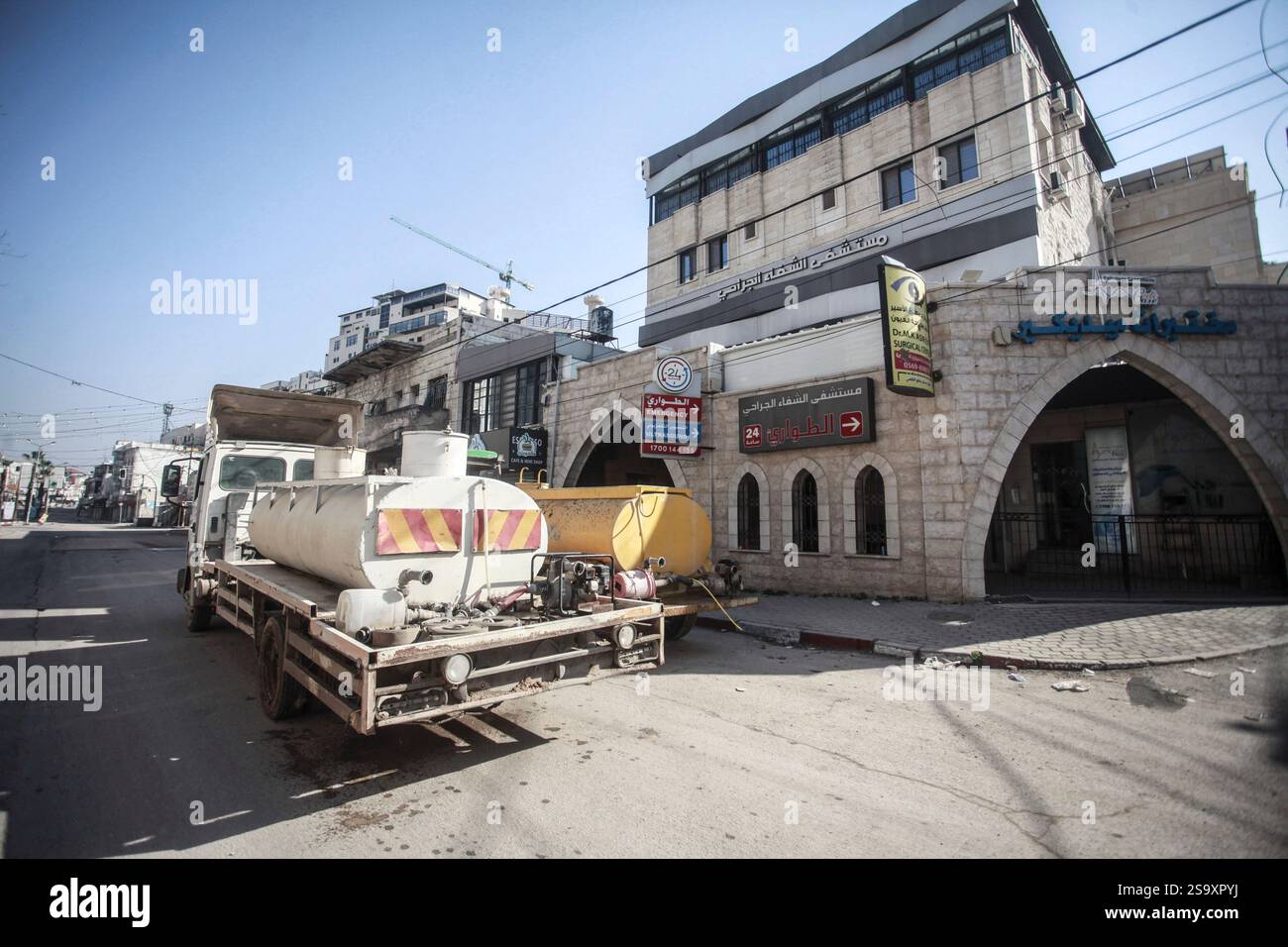 Jenin, Palestine. 27th Jan, 2025. A water tanker in front of Al-Shifa ...