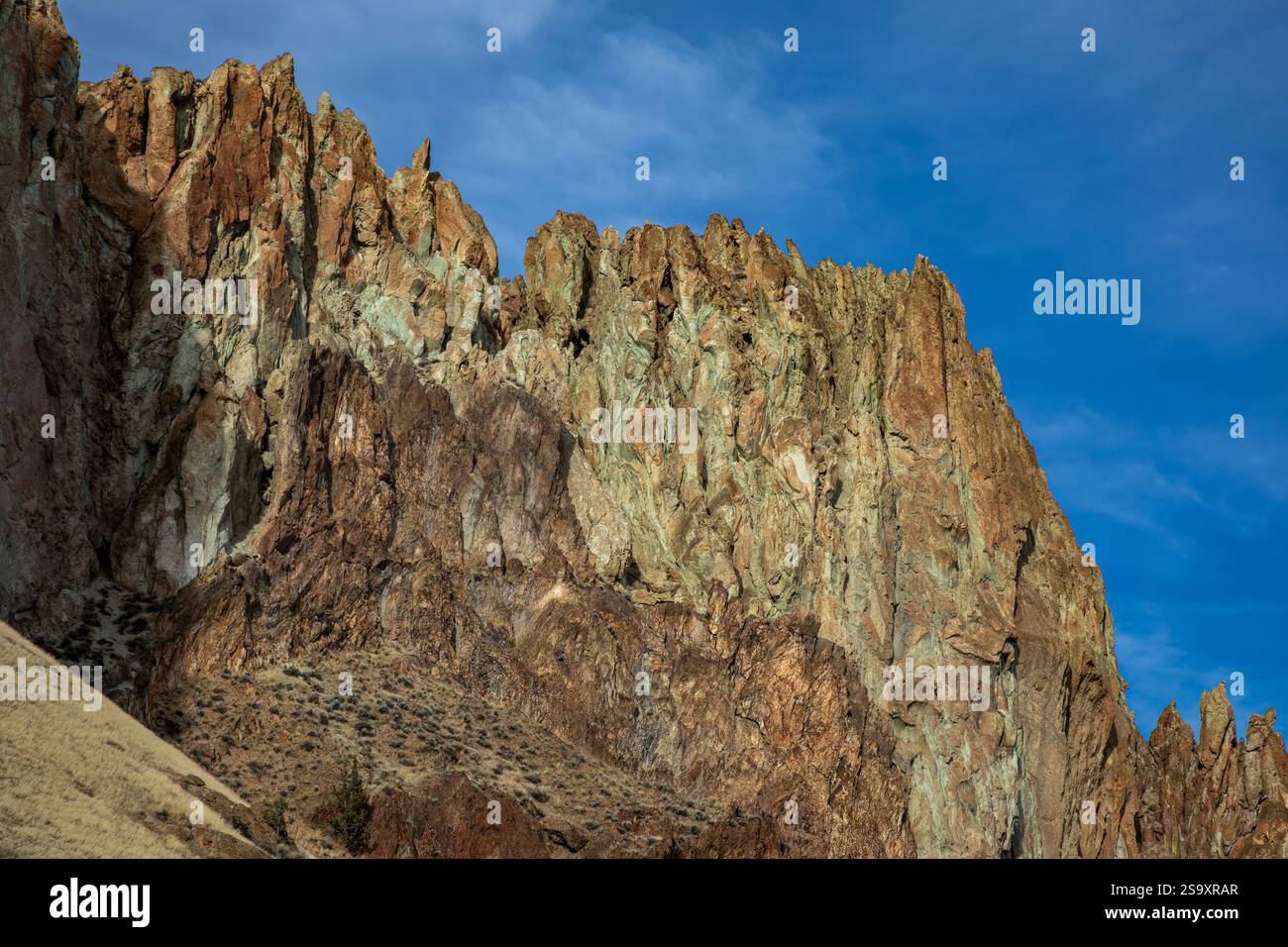 OR02913-00...OREGON - Color sheer walls of tuff and rhyolite are ...