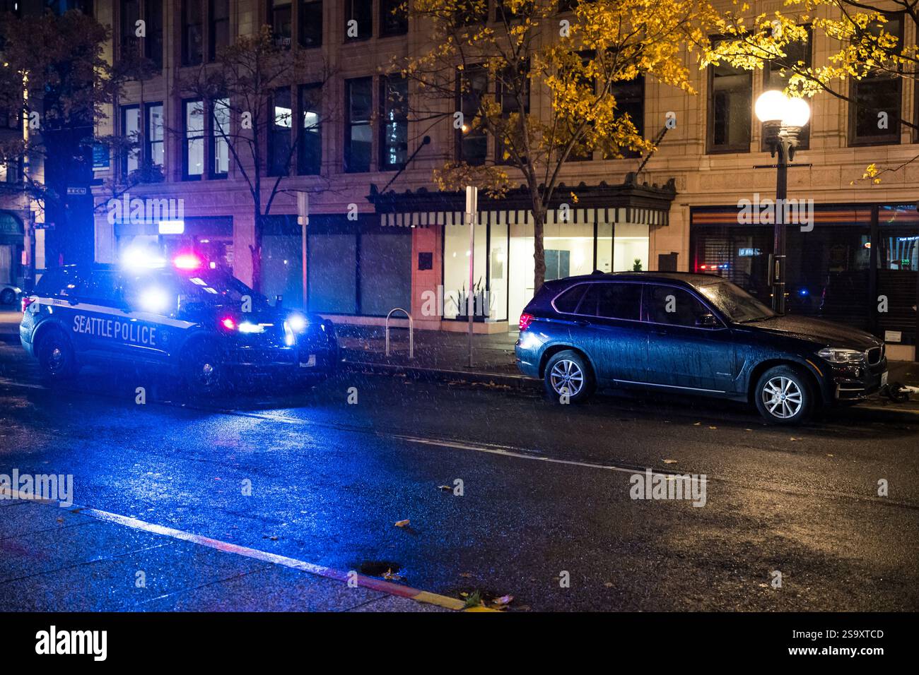 Seattle, USA. 19th Nov, 2024. Police looking for person with an axe on ...