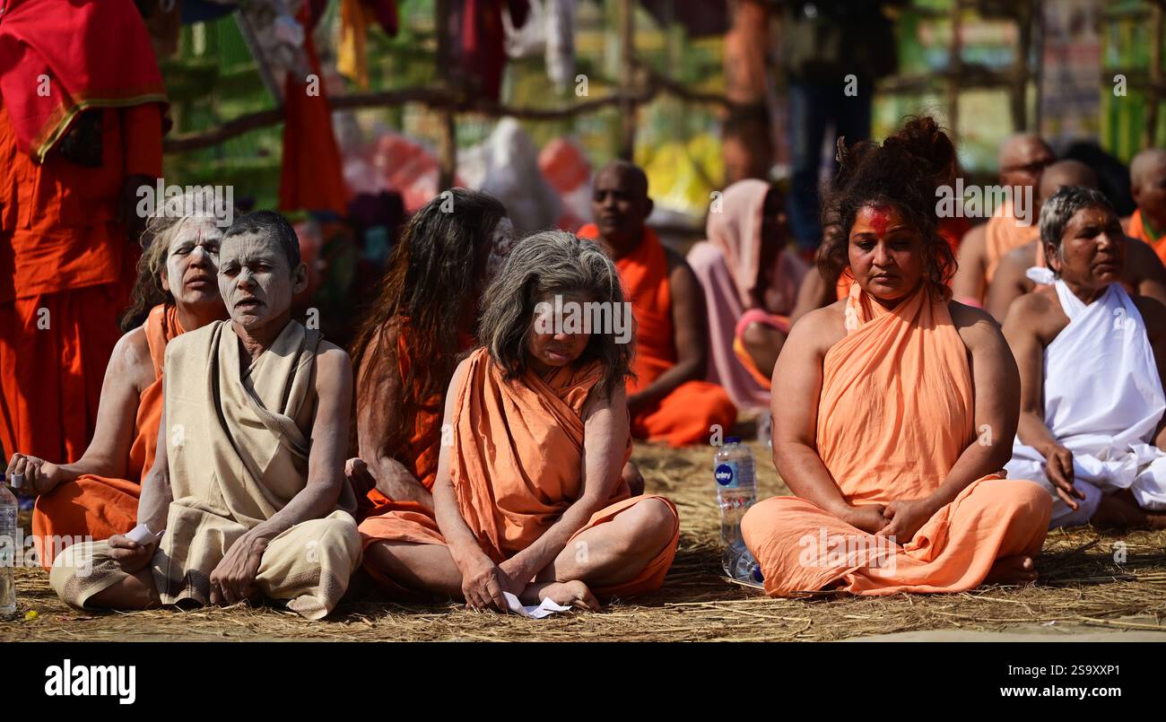 Prayagraj, India. 27th Jan, 2025. PRAYAGRAJ, INDIA - JANUARY 27: Hindu ...