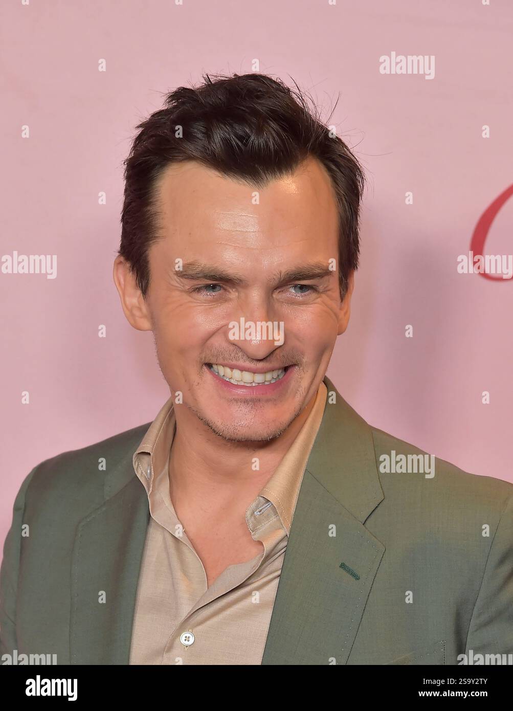 Hollywood, USA. 27th Jan, 2025. Rupert Friend arriving at Warner Bros ...