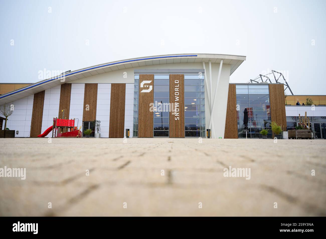 Bispingen, Germany. 21st Jan, 2025. View of the SnowWorld indoor ski ...