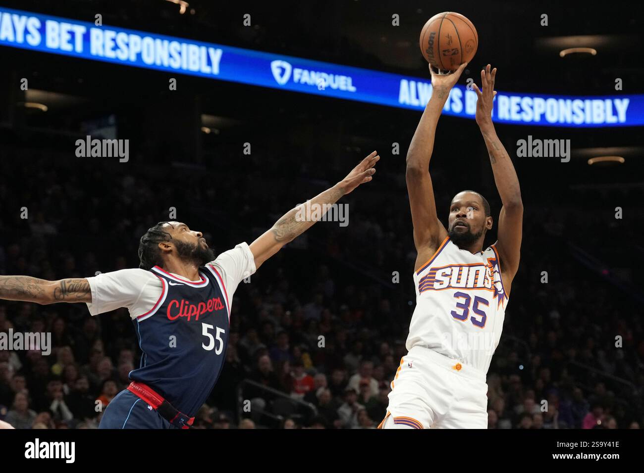 Phoenix Suns forward Kevin Durant (35) shoots over Los Angeles Clippers ...