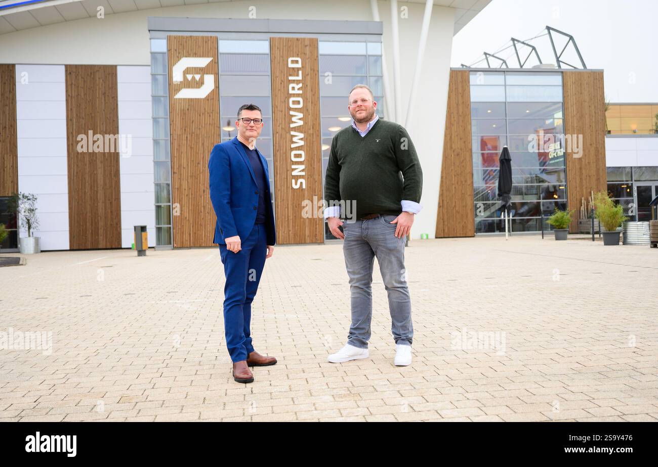Bispingen, Germany. 21st Jan, 2025. Wim Hubrechtsen (l), SnowWorld managing director and Julian ...
