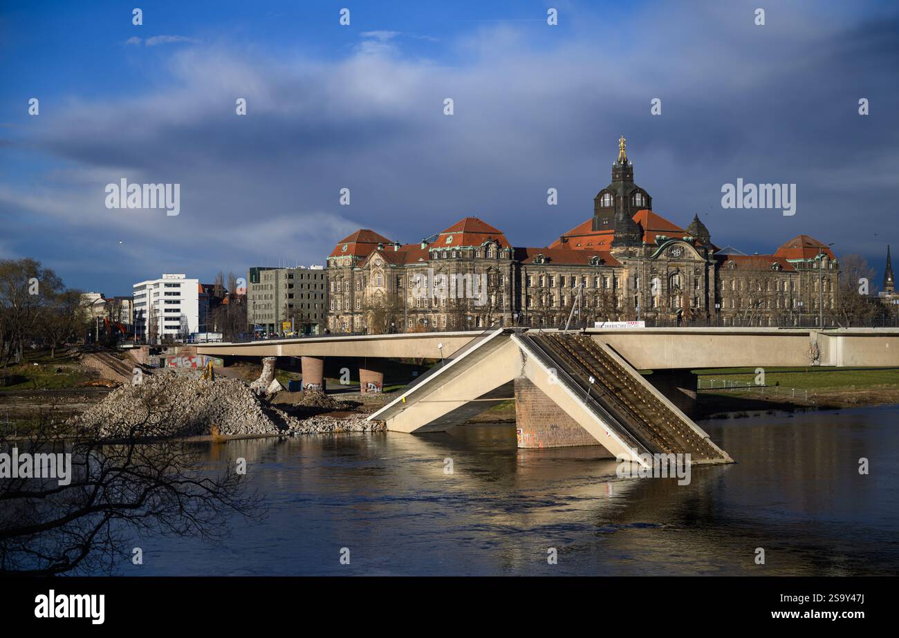 27 January 2025, Saxony, Dresden: View of the partially collapsed ...