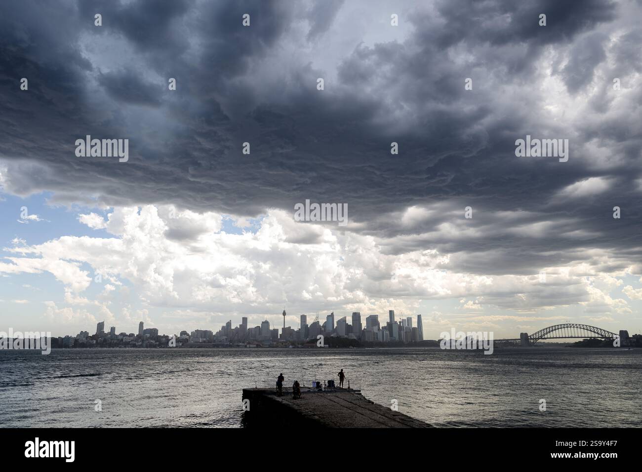 Sydney, Australia. 28th Jan, 2025. A storms rolls in and relieves some ...
