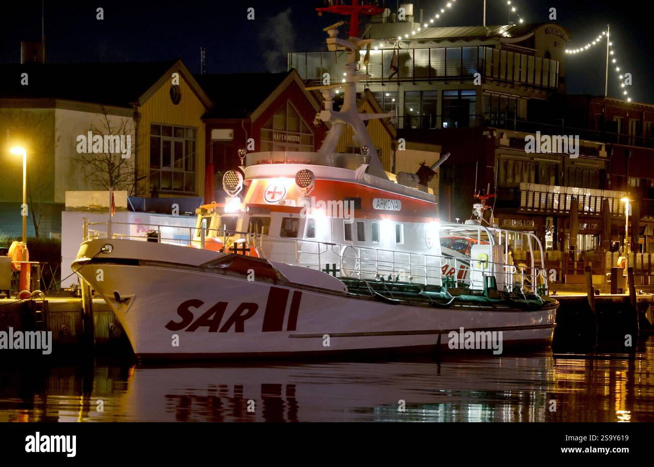 28 January 2025, Mecklenburg-Western Pomerania, Rostock: The rescue ...