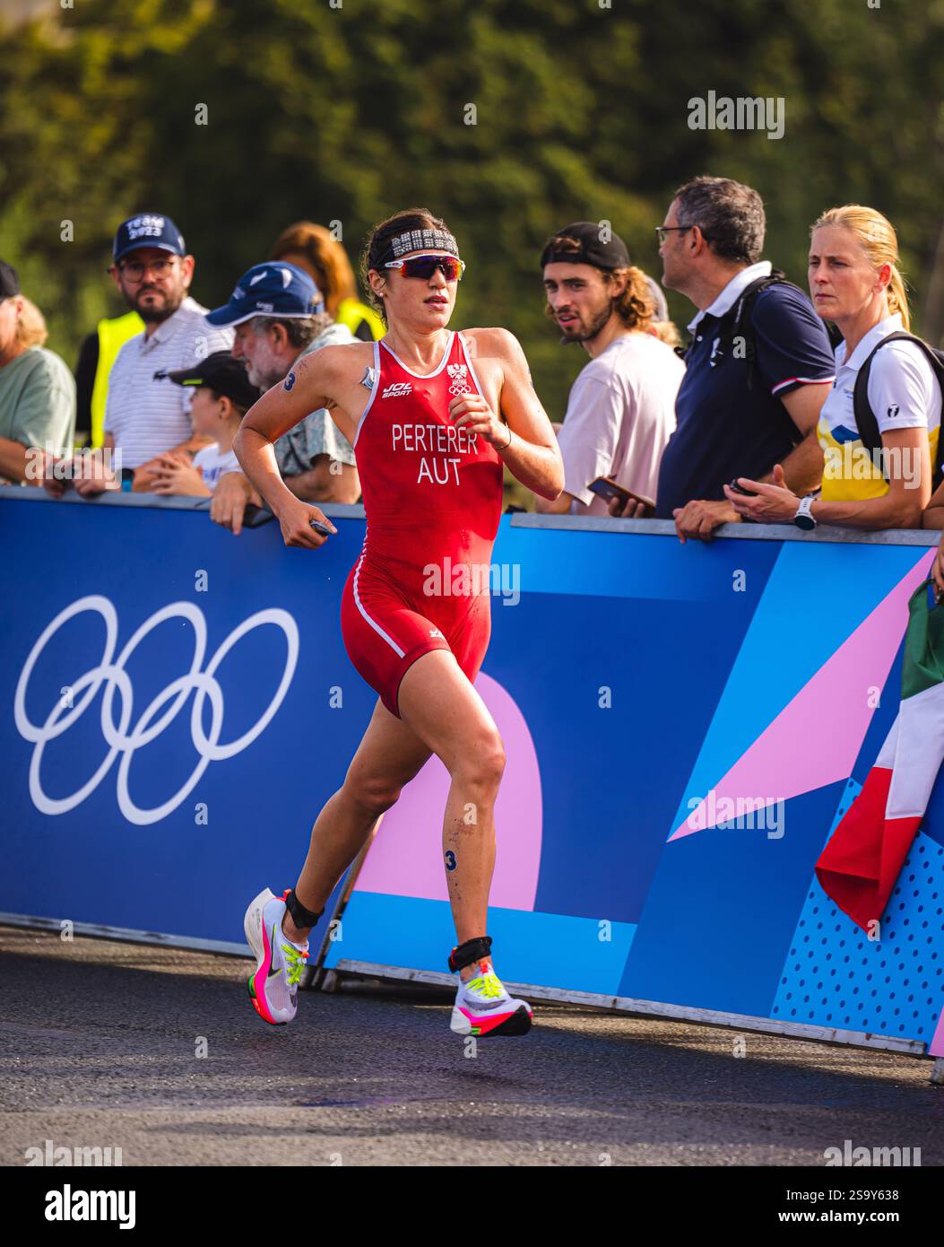 Lisa Perterer participating in the triathlon at the Paris 2024 Olympic Games Stock Photo - Alamy