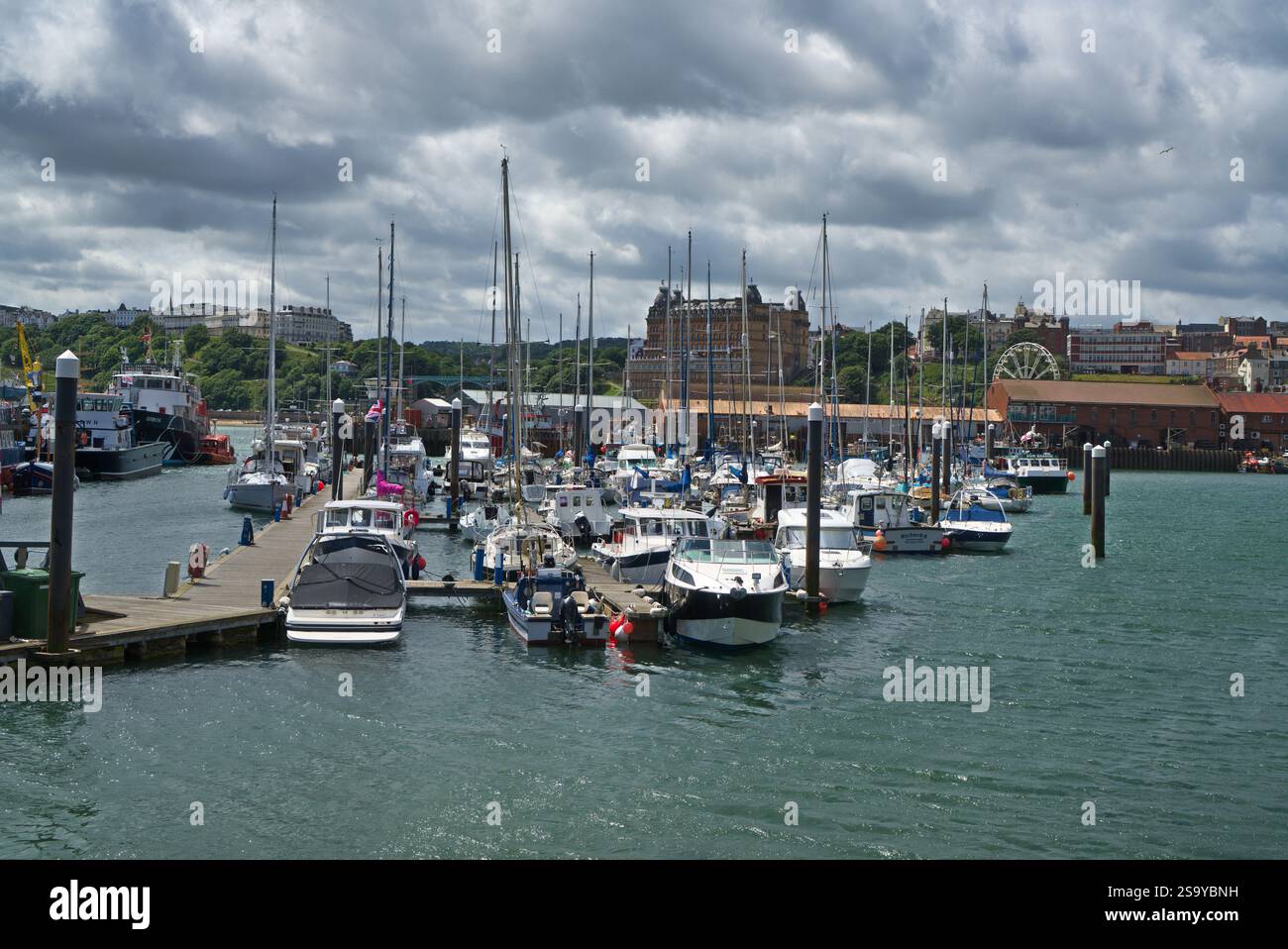 Scarborough harbour, old town, beneath Castle hill. Yorkshire, north ...