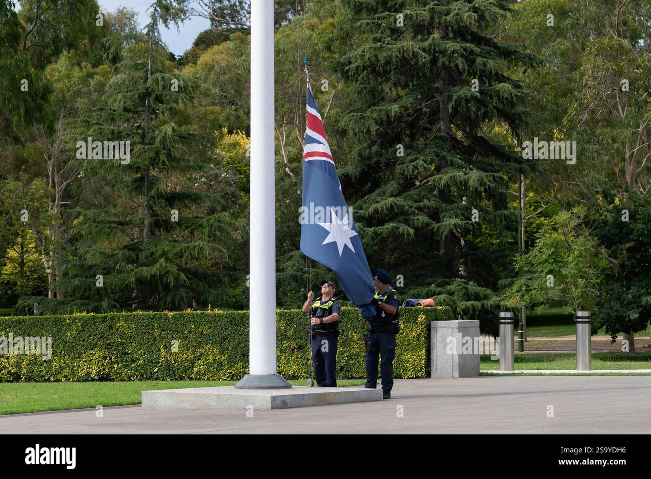 Australian Federal Police lower Australian Flag at The Shrine of ...
