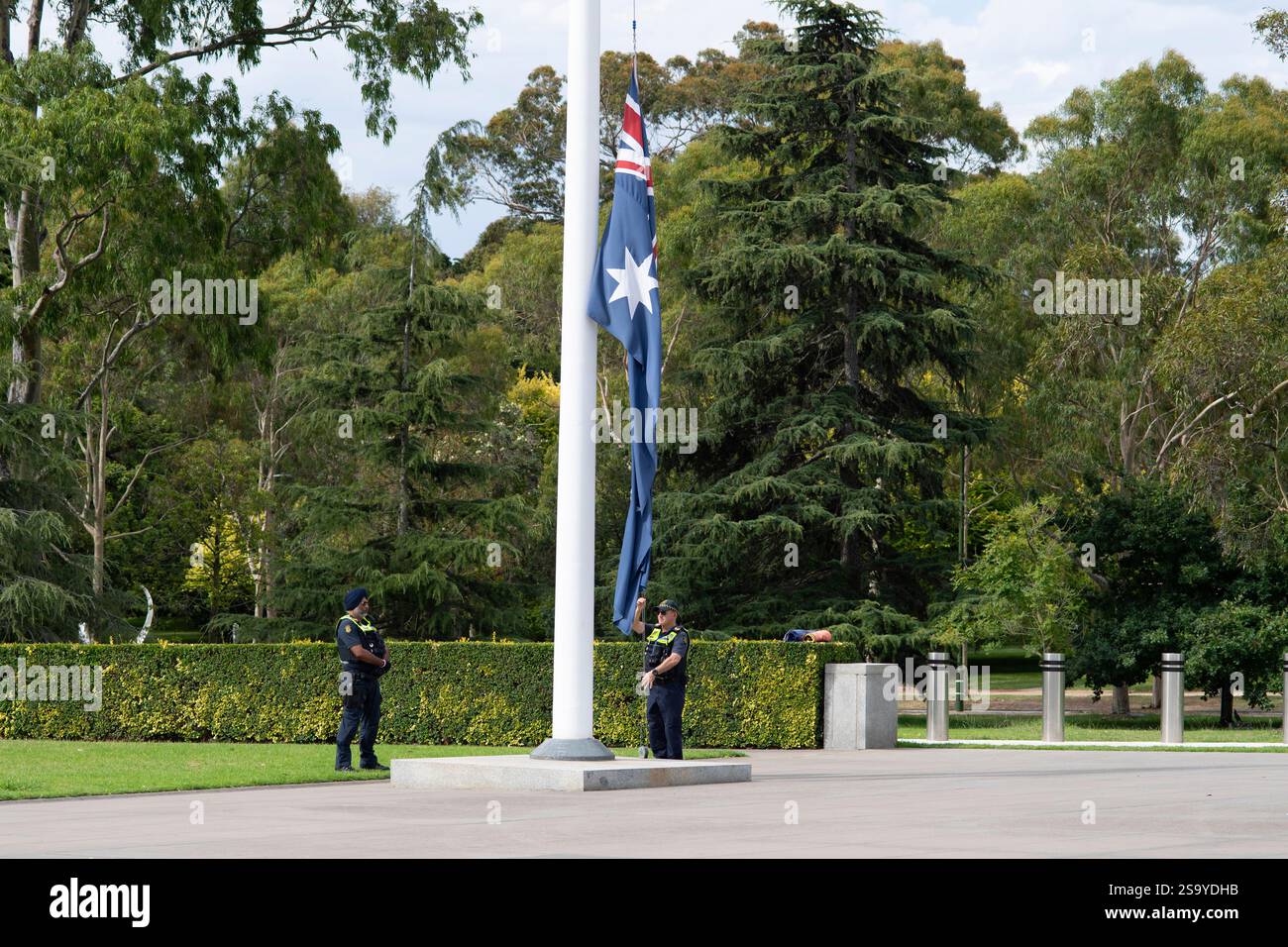Australian Federal Police lower Australian Flag at The Shrine of ...