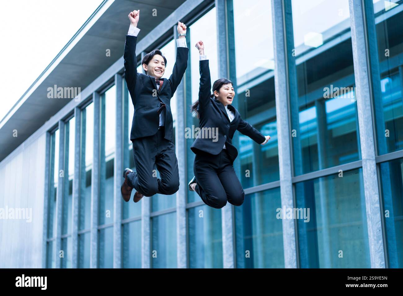 Office worker jumping hi-res stock photography and images - Alamy