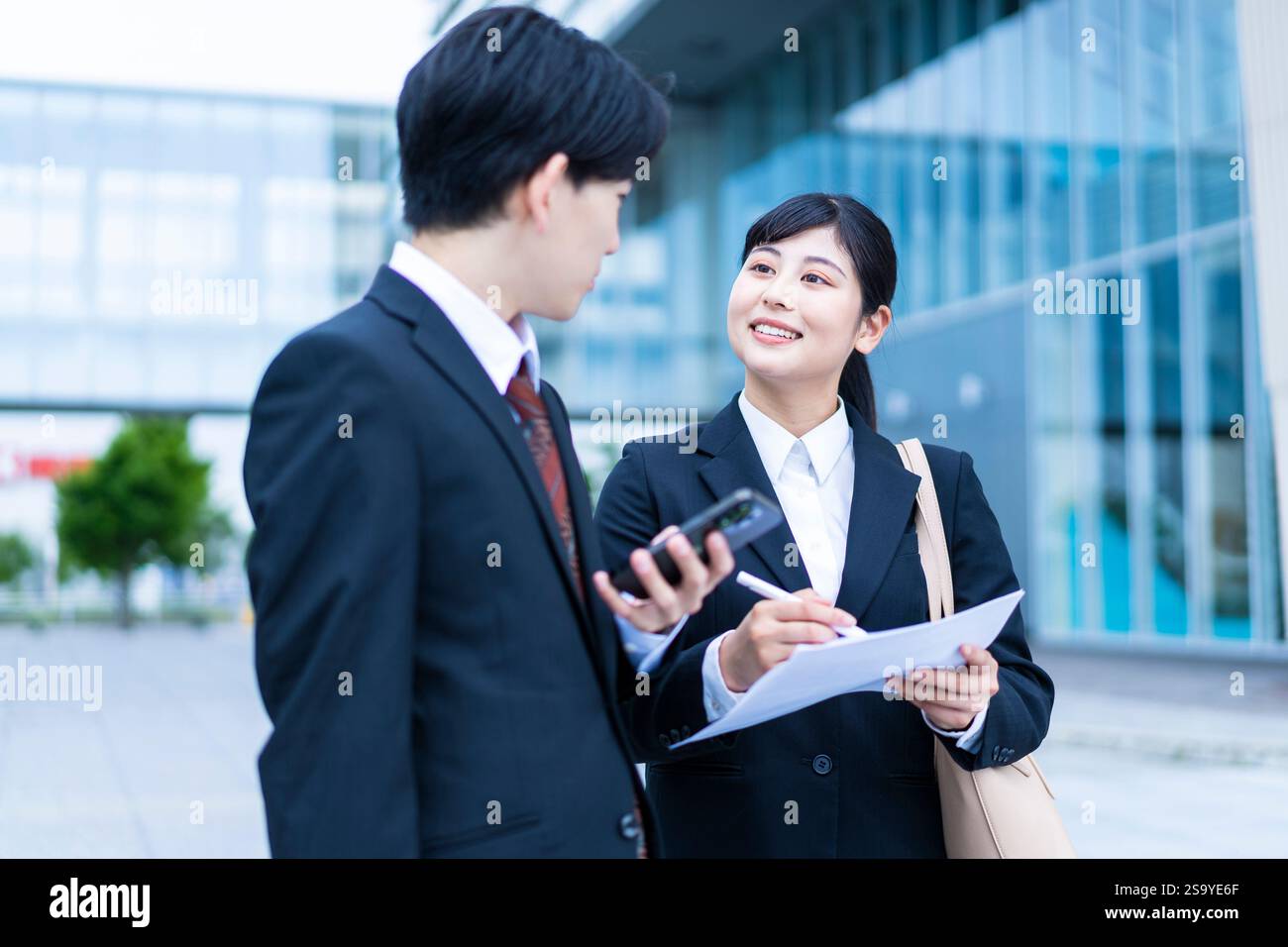 Man and woman walking while talking Stock Photo - Alamy