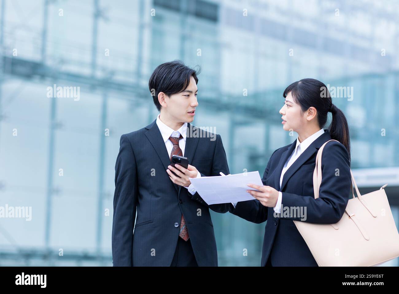Man and woman walking while talking Stock Photo - Alamy