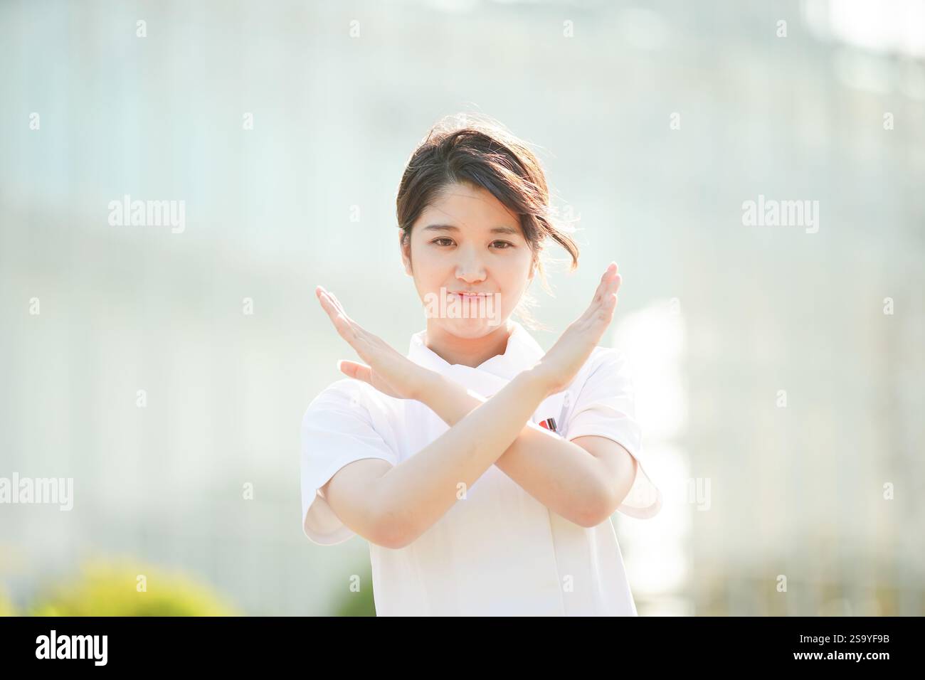 Woman with fraud sign hi-res stock photography and images - Alamy