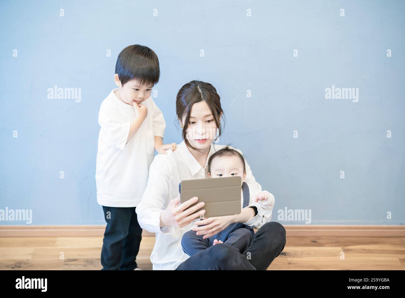 Parents and children communicating online using a tablet PC Stock Photo - Alamy