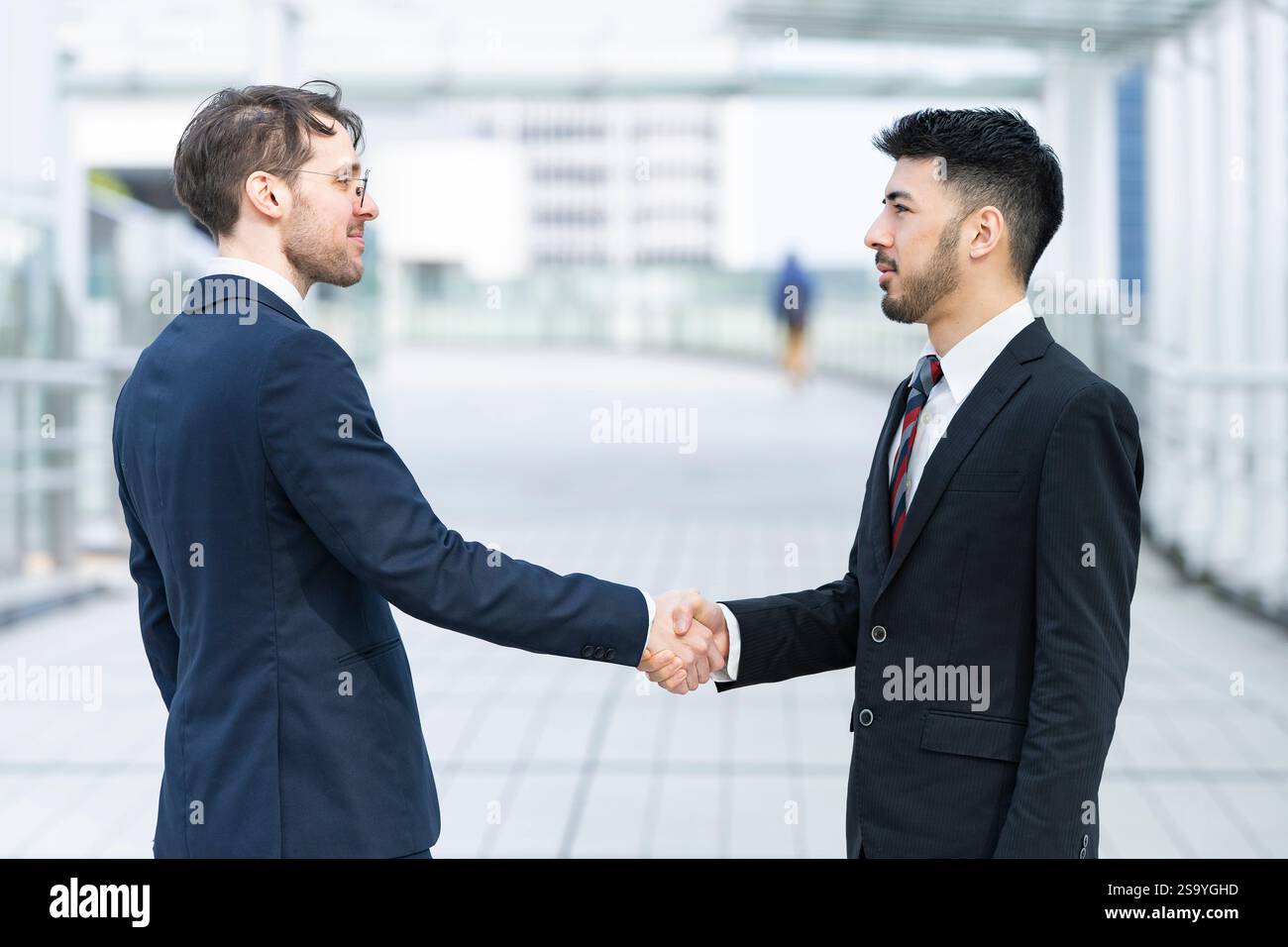 Businessmen shaking hands Stock Photo - Alamy