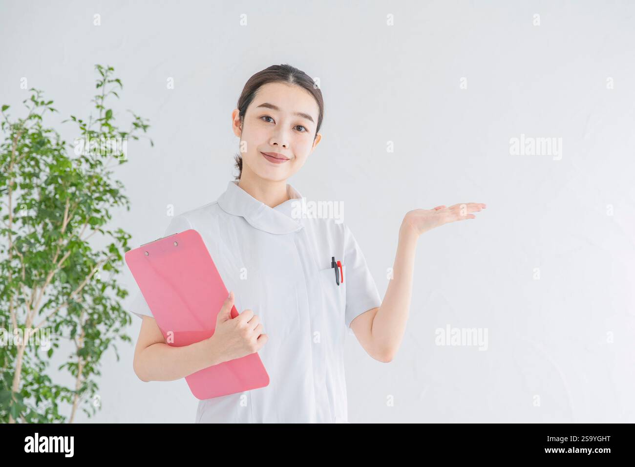 Female guide giving tour hi-res stock photography and images - Alamy