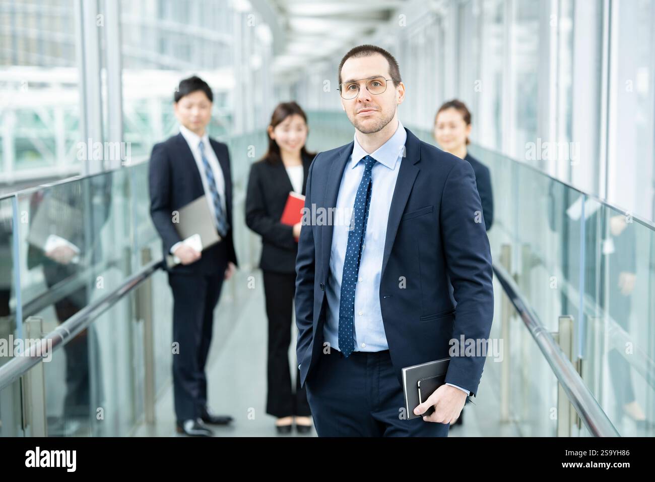 Business team with man in the centre Stock Photo - Alamy