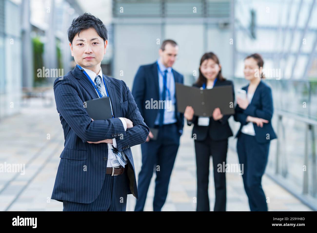 Business team with man in the centre Stock Photo - Alamy