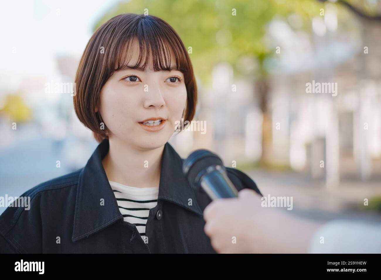 Interview with citizen hi-res stock photography and images - Alamy