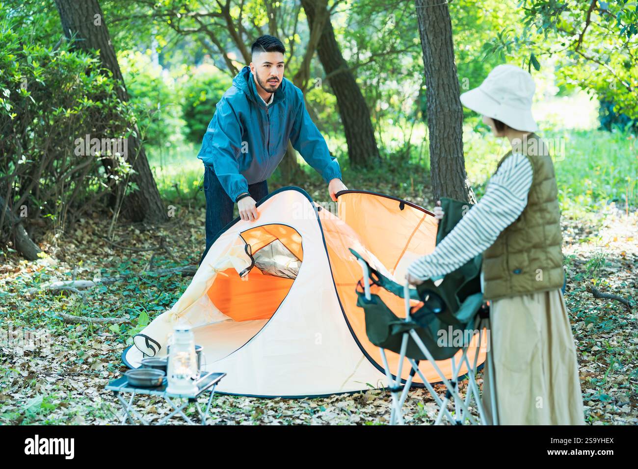 Preparing tents hi-res stock photography and images - Alamy
