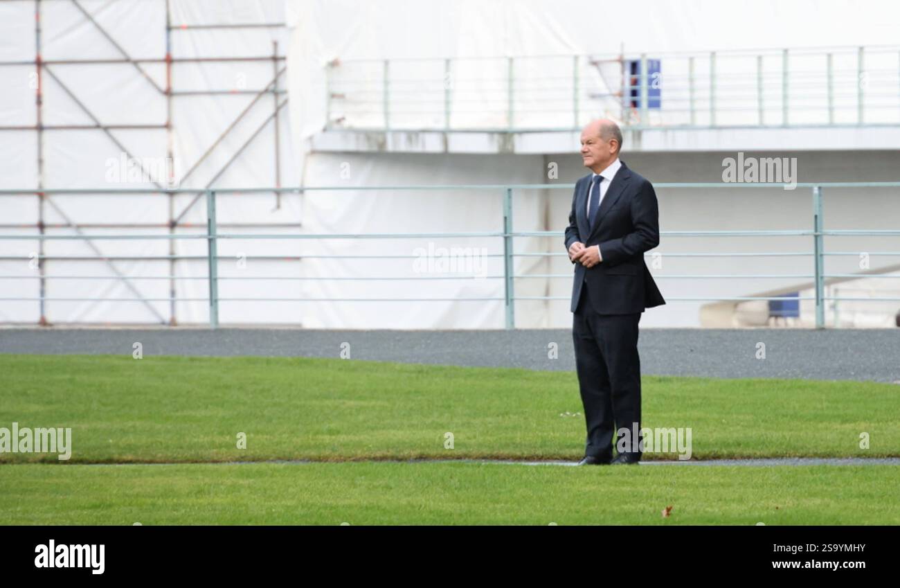 Olaf Scholz empfaengt am Hubschrauber 28.01.2025, Germany, Berlin ...