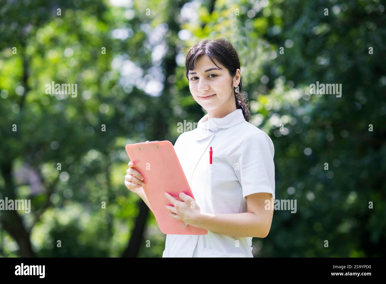 Woman in white coat (image of nurses, dental hygienists, salons and ...