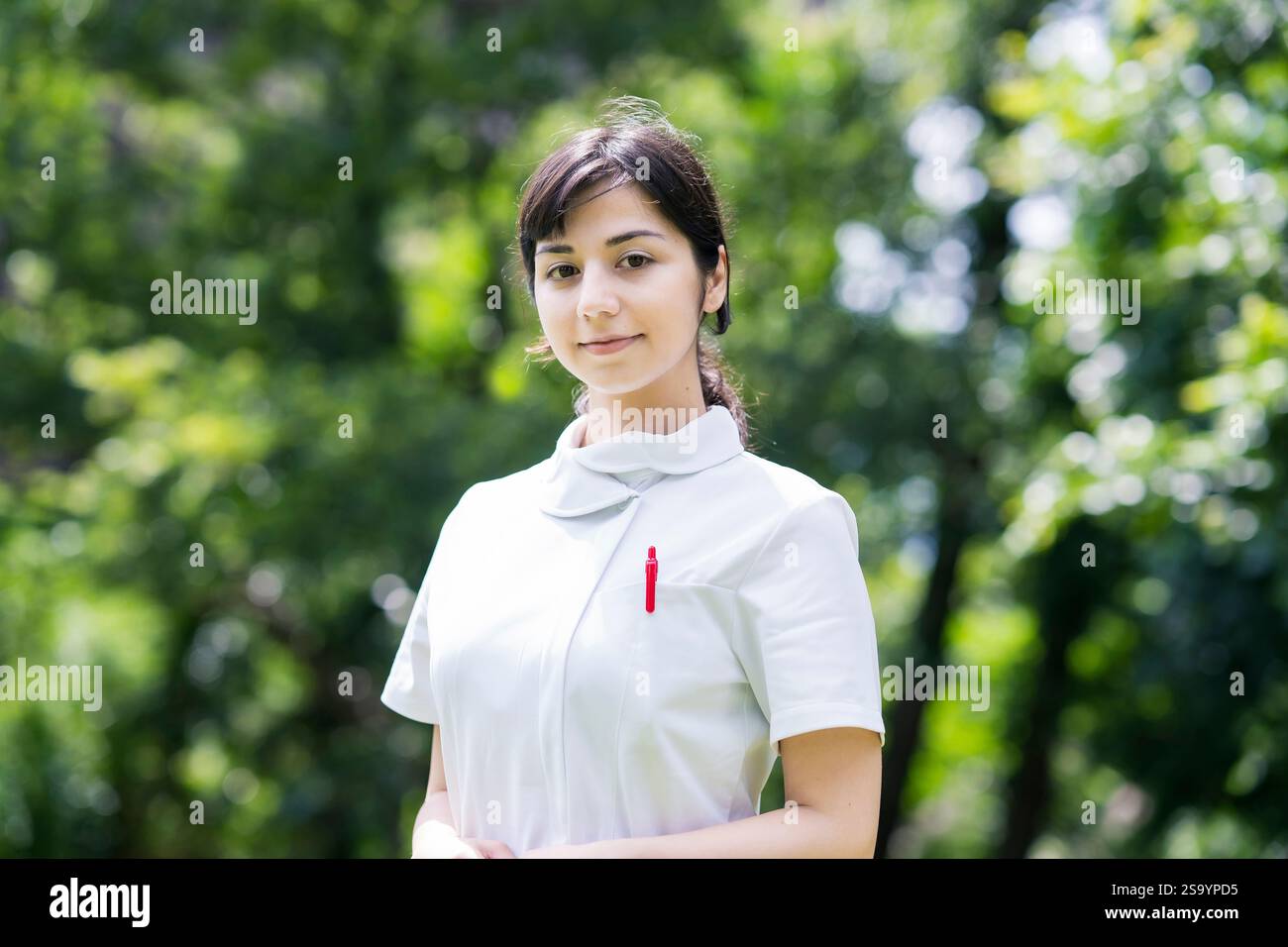 Woman in white coat (image of nurses, dental hygienists, salons and other general medical care ...