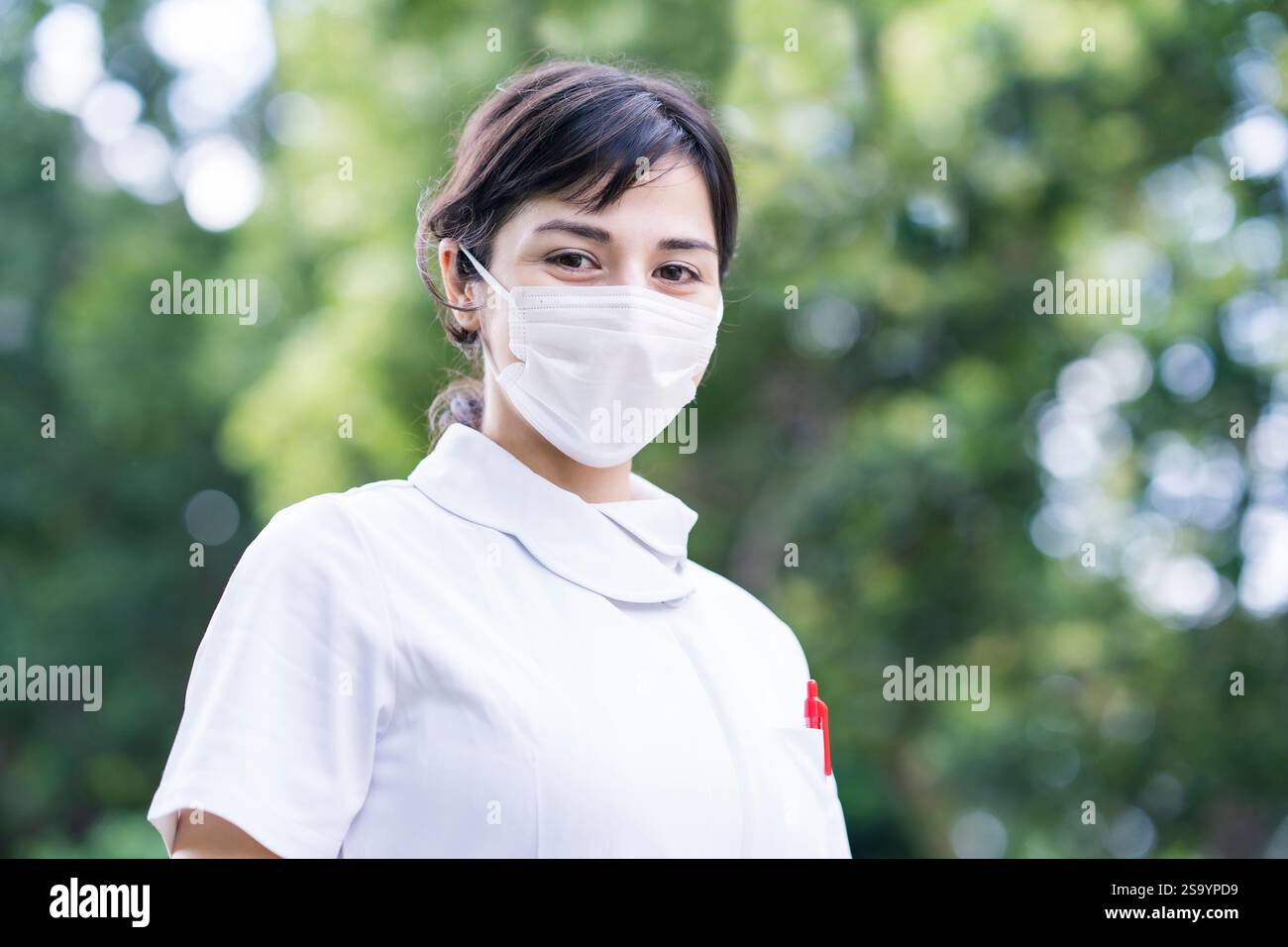 Woman in white coat (image of nurses, dental hygienists, salons and ...