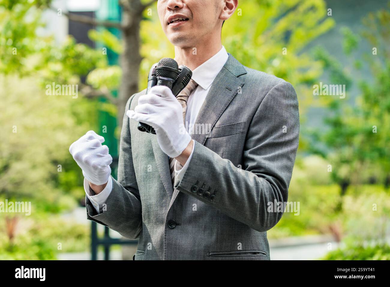 Candidate to give a street speech, Election image Stock Photo - Alamy