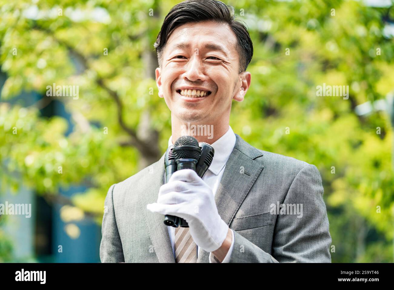 Candidate to give a street speech, Election image Stock Photo - Alamy