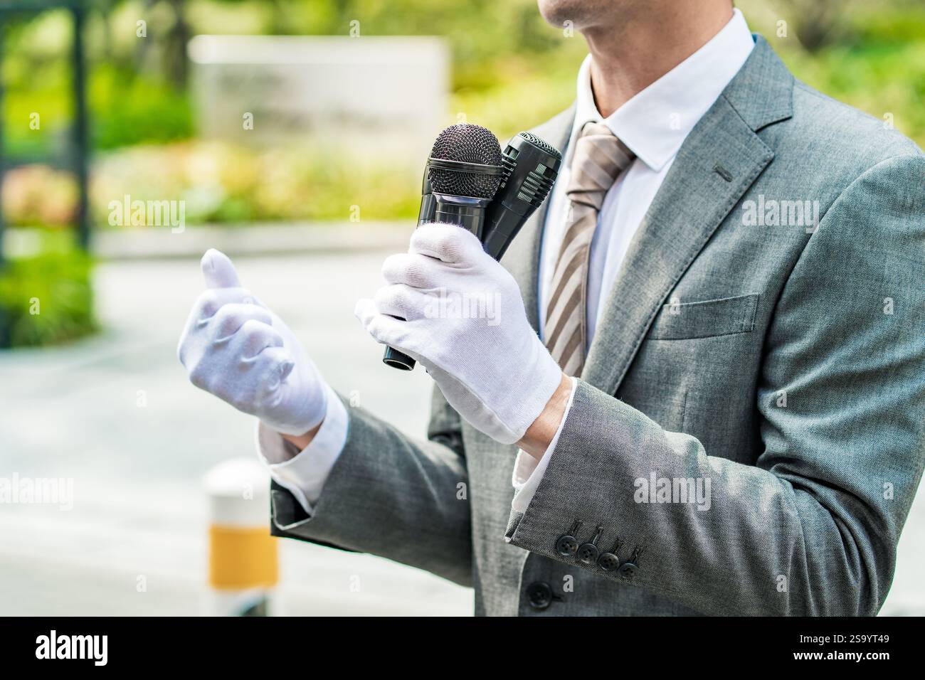 Candidate to give a street speech, Election image Stock Photo - Alamy
