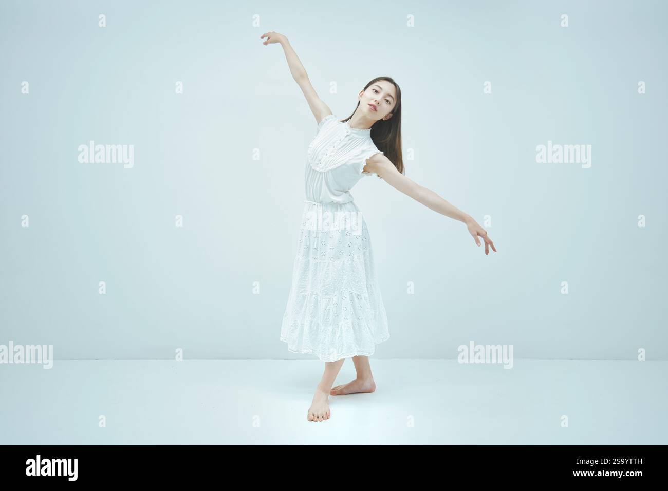Beautiful young ballet dancers hi-res stock photography and images - Alamy