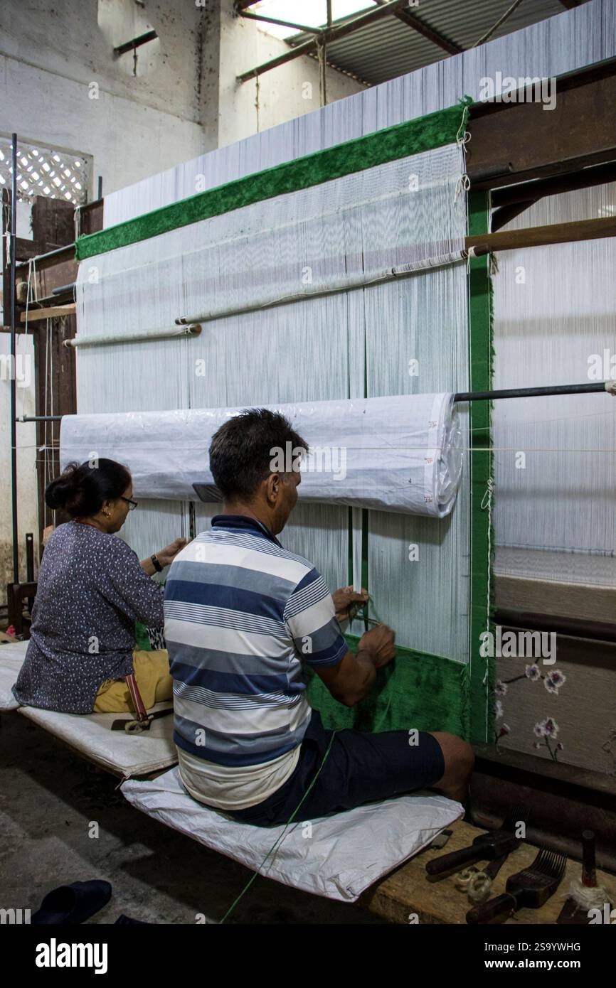 Carpet Factory workers weaving carpets. Bouddha, Kathmandu, Nepal Stock ...