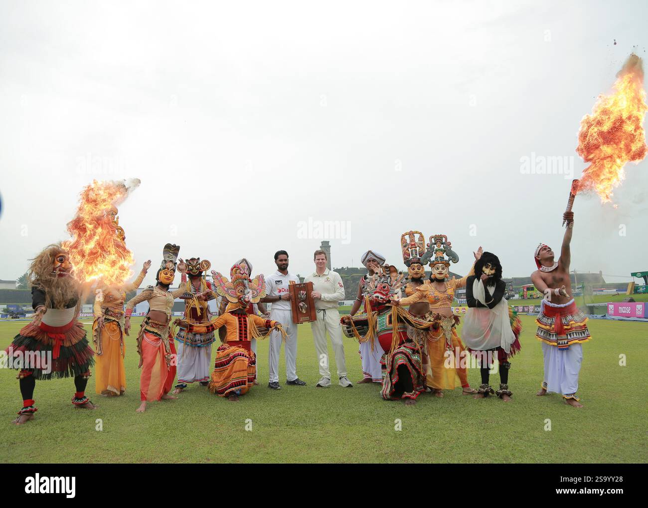 Sri Lankan traditional dancers perform asSri Lanka's test cricket ...