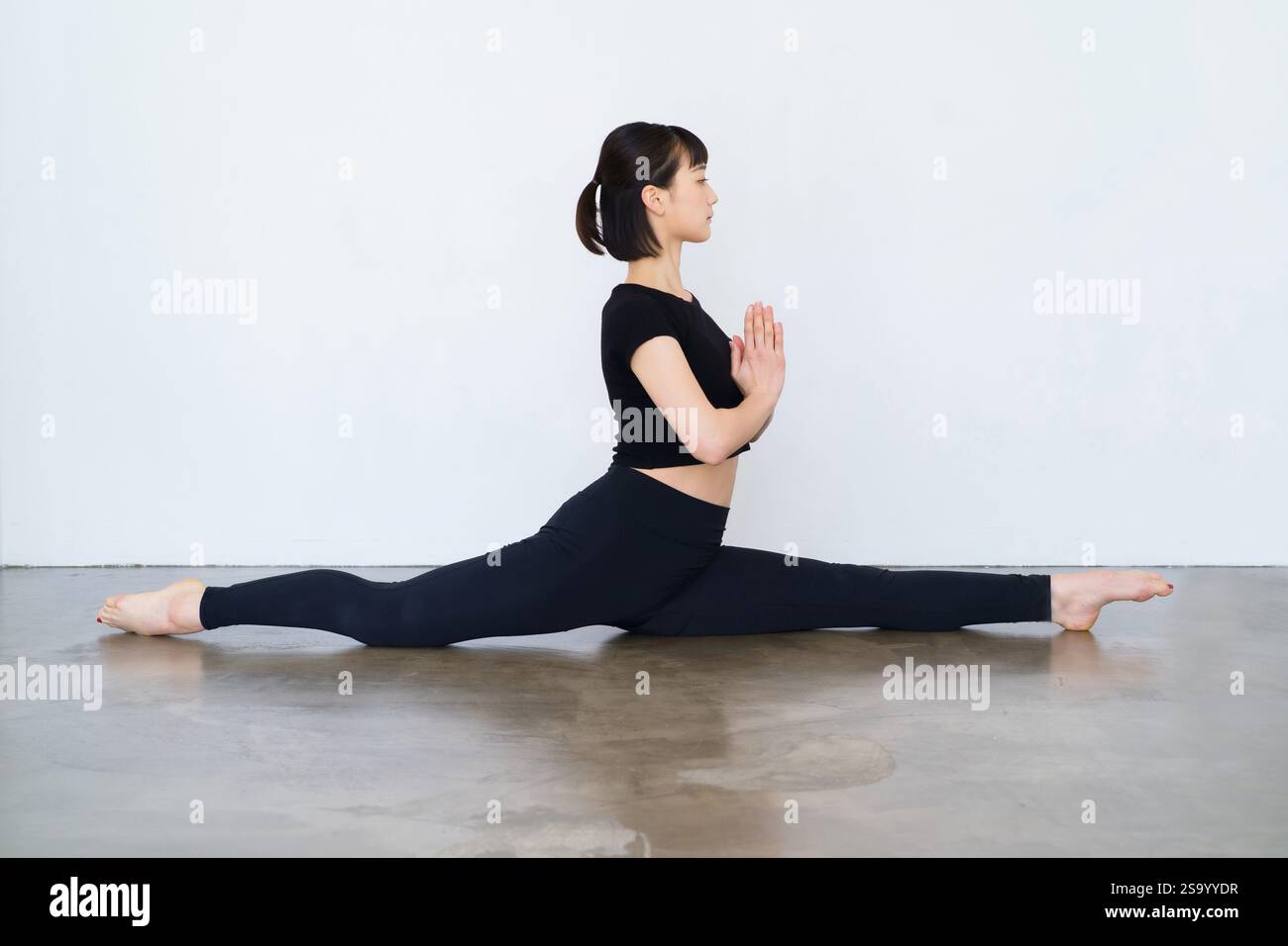 Monkey pose yoga hi-res stock photography and images - Alamy