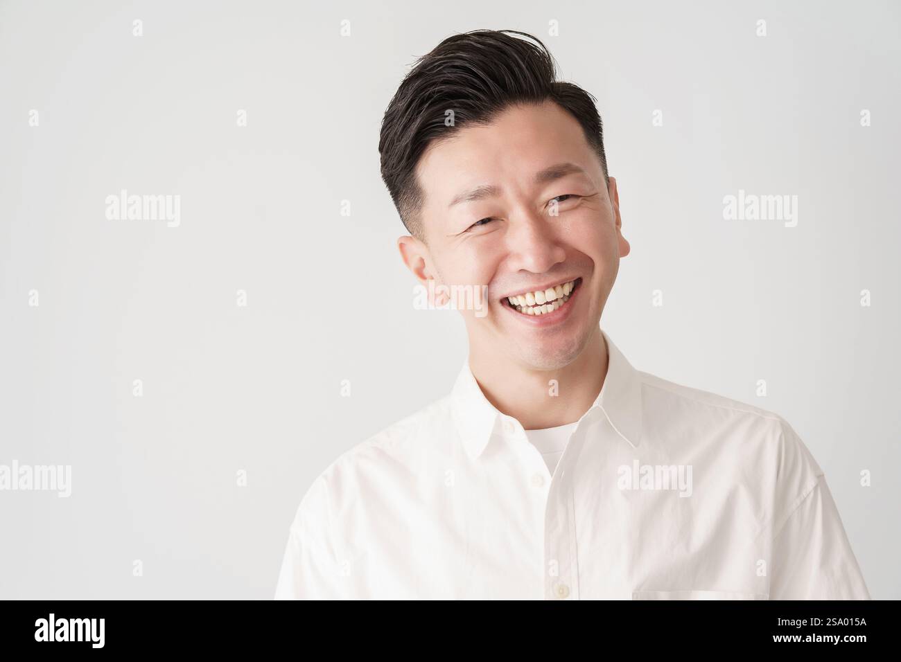 Smiling middle man Stock Photo - Alamy