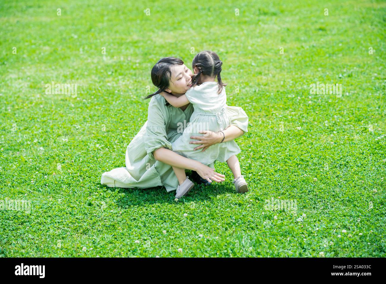 Parent and child hugging in the park Stock Photo - Alamy
